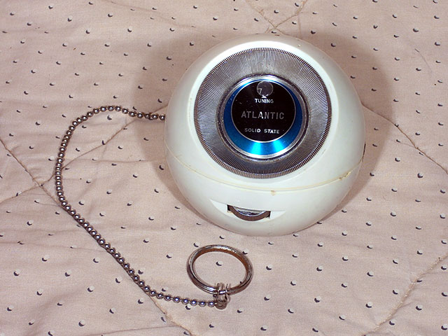 Radios - Atlantic white ball shaped radio 1970s